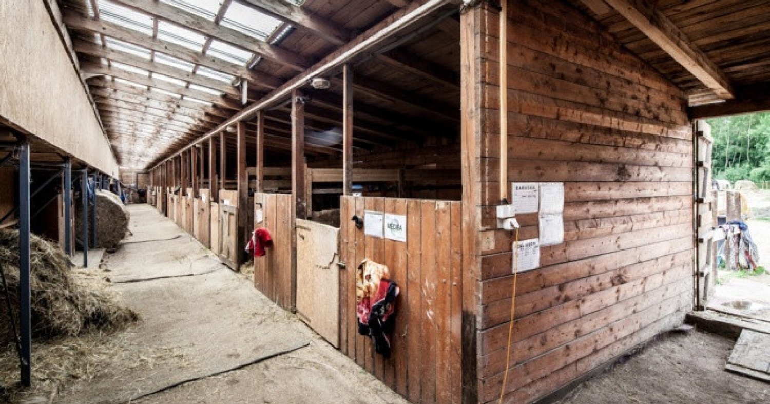 Jízdárna v Dolních Chabrech I Montované haly HWT